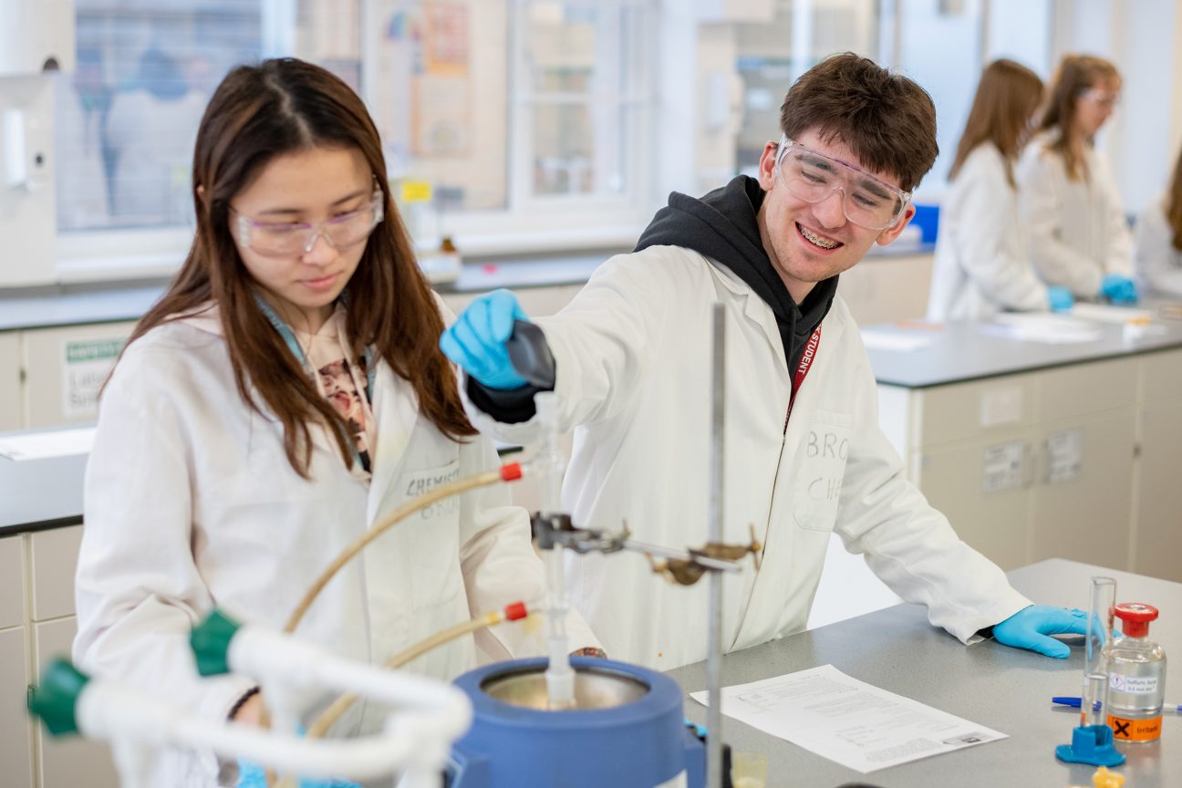 Brockenhurst College | Science courses